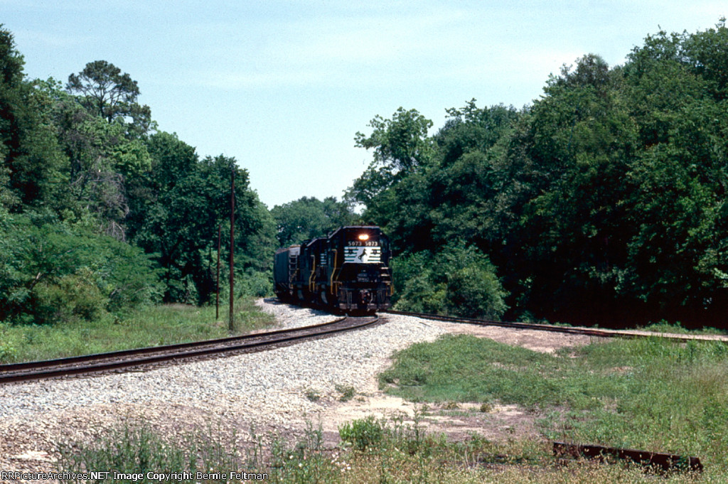 Norfolk Southern GP38-2's #5073 and #5101 lead train #96